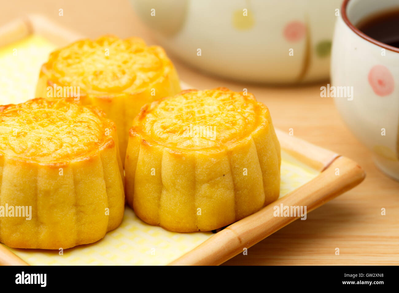 Chinese Mooncake and tea Stock Photo - Alamy
