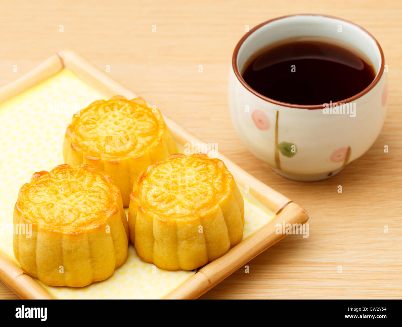 Mooncake and tea Stock Photo - Alamy