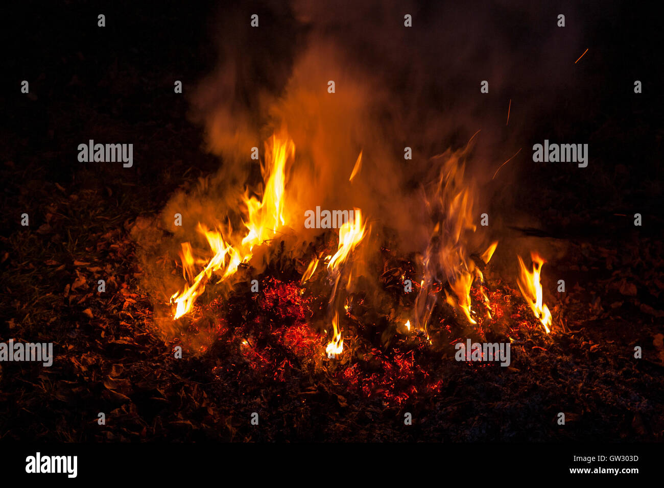 Backyard fire rubbish hi-res stock photography and images - Alamy