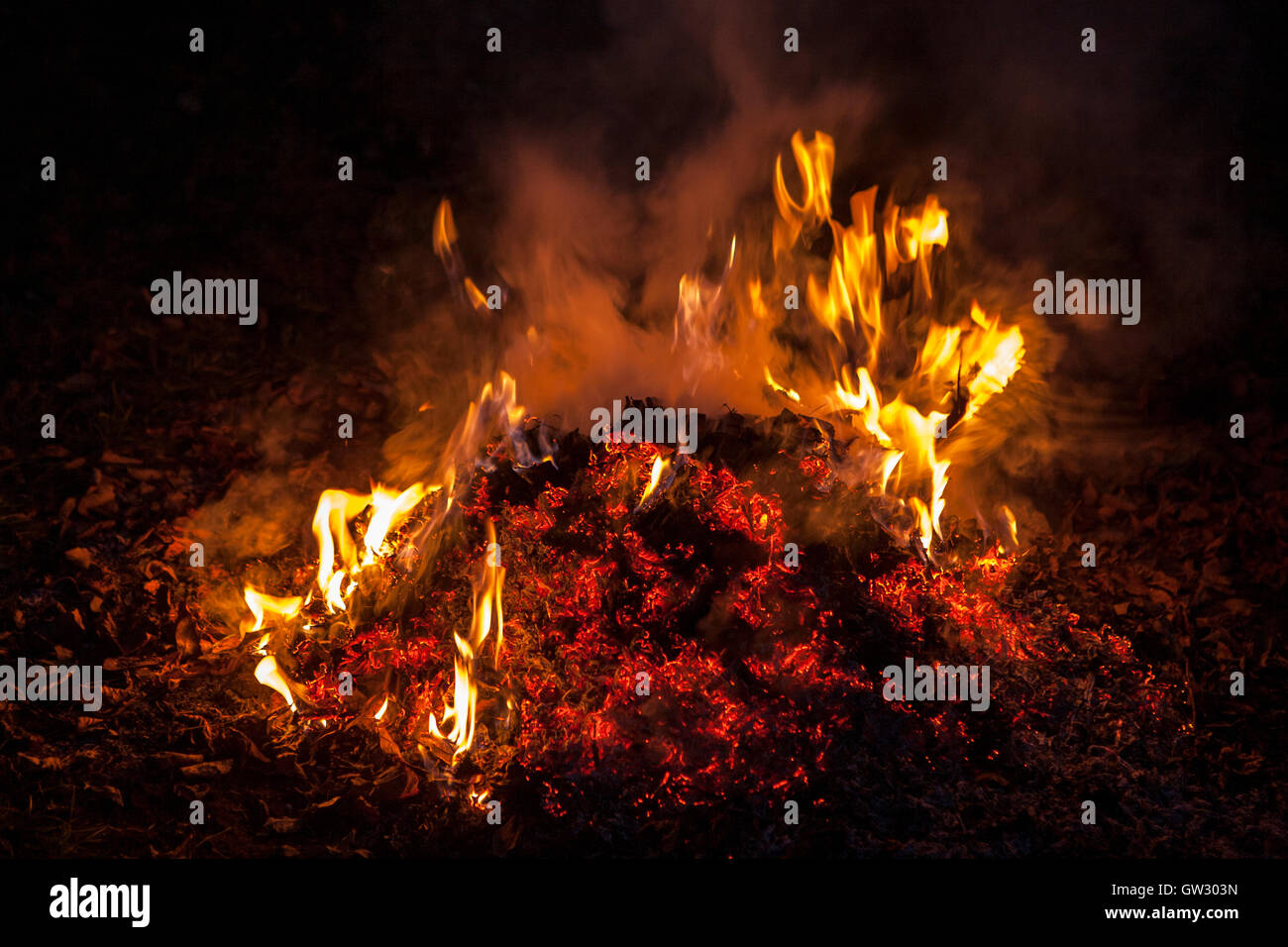 Backyard fire rubbish hi-res stock photography and images - Alamy
