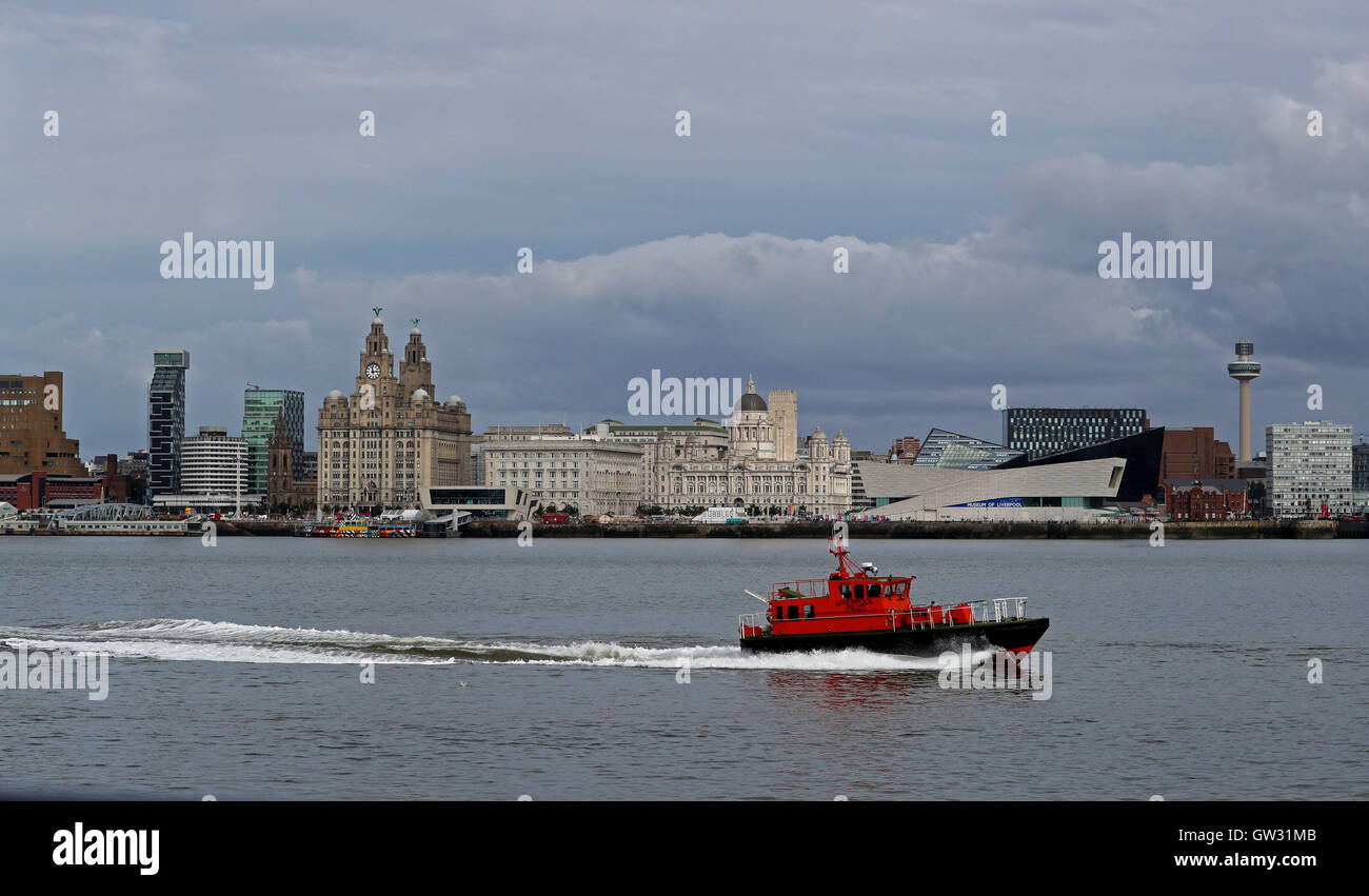 Liverpool pilot boat on river hi-res stock photography and images - Alamy