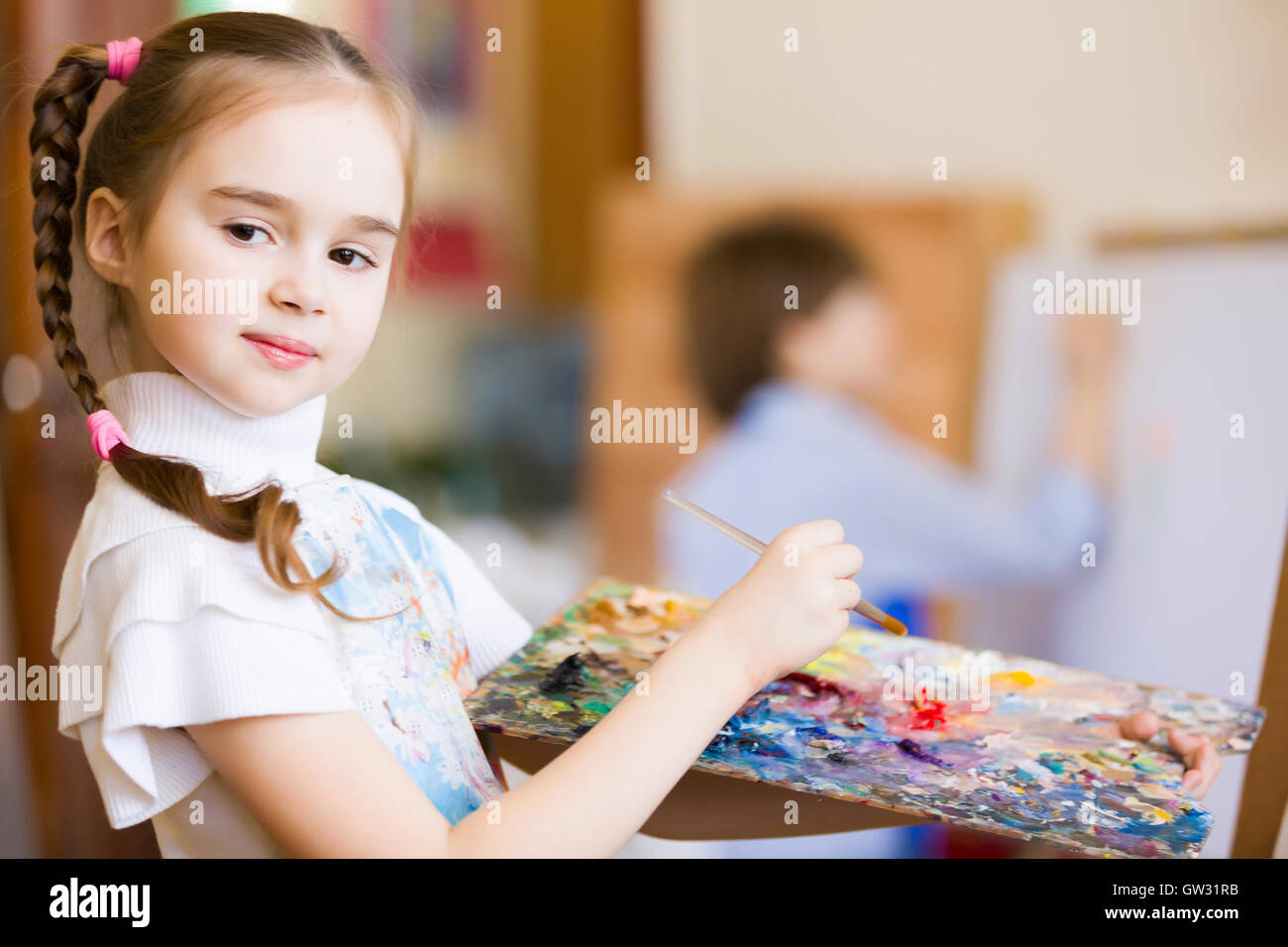 Cute girl painting Stock Photo - Alamy