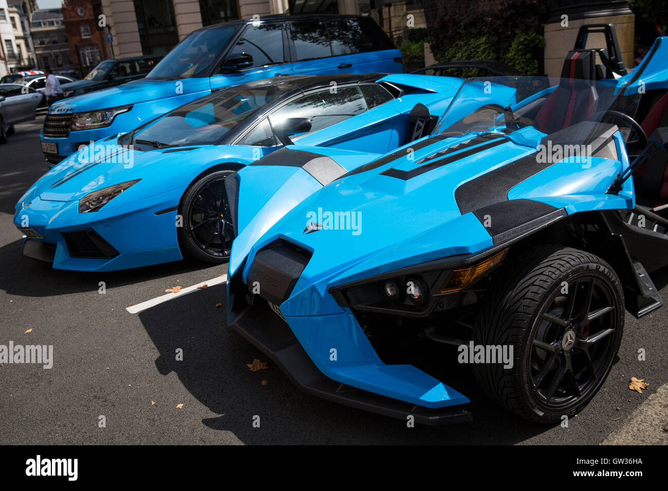 Matching blue supercars outside the Dorchester Hotel Stock Photo - Alamy