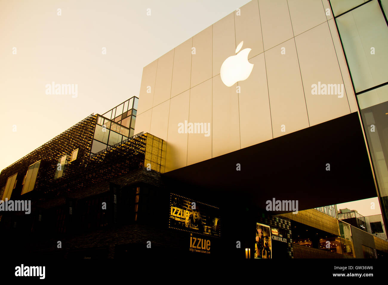 People shopping mall beijing hi-res stock photography and images - Alamy