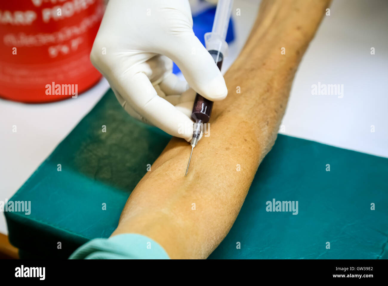 Shot of human hands making an injection with a syringe Stock Photo - Alamy