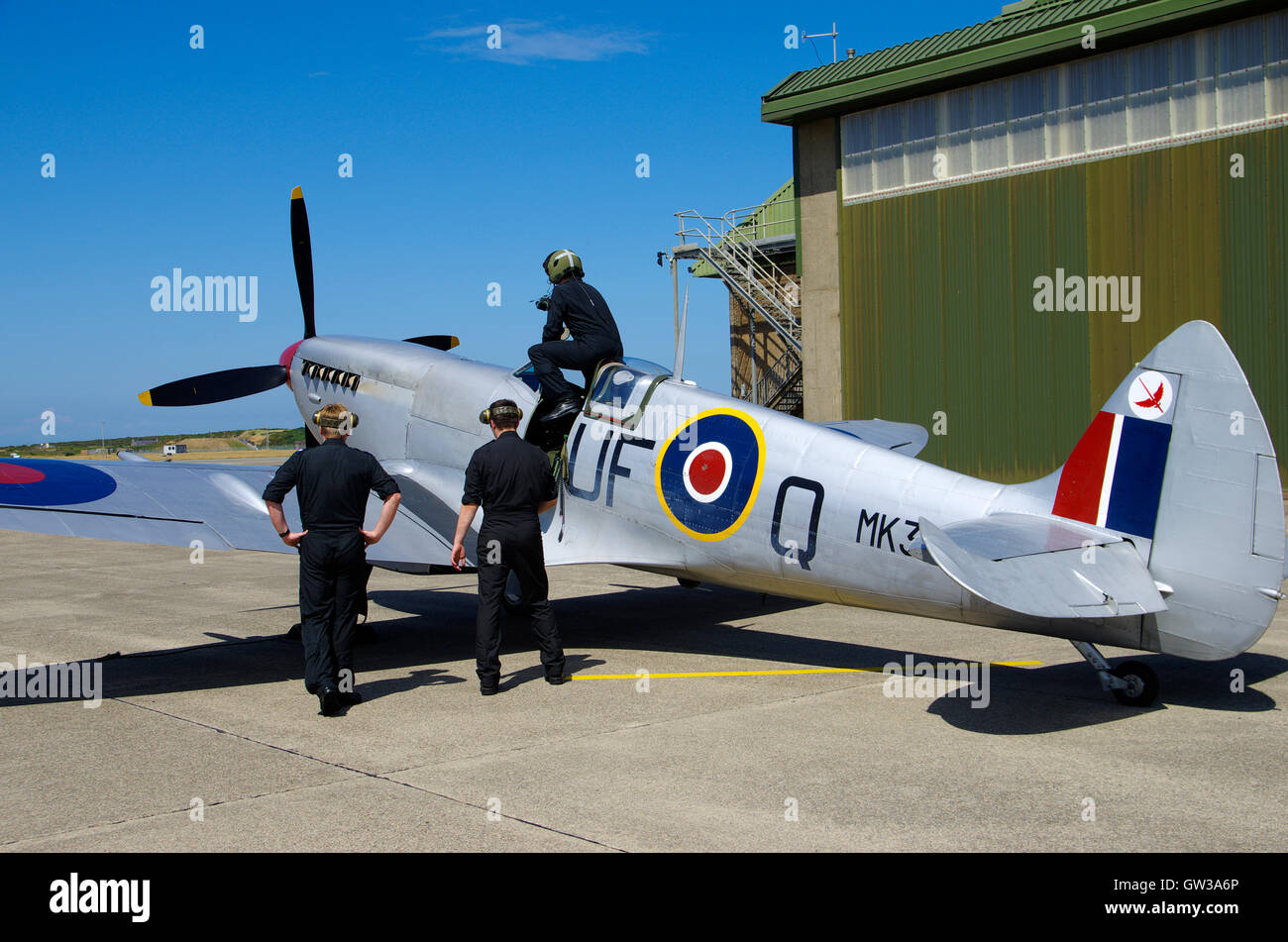 Vickers Supermarine Spitfire Mk LF IXe, MK356, RAF BBMF Stock Photo - Alamy