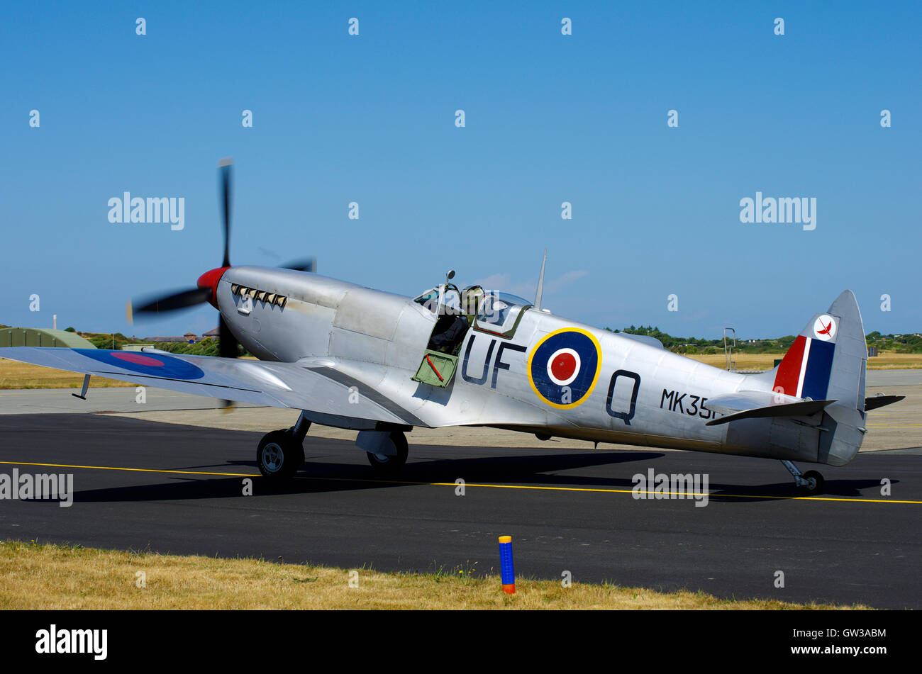Vickers Supermarine Spitfire Mk LF IXe, MK356, RAF BBMF Stock Photo - Alamy