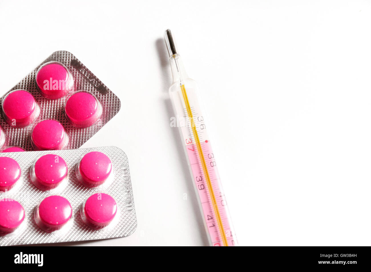 pills and thermometer Stock Photo - Alamy