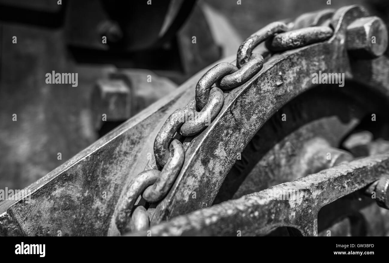 Chain pulley hi-res stock photography and images - Alamy