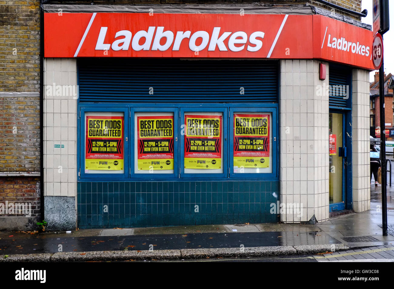 Ladbrokes high street hi-res stock photography and images - Alamy