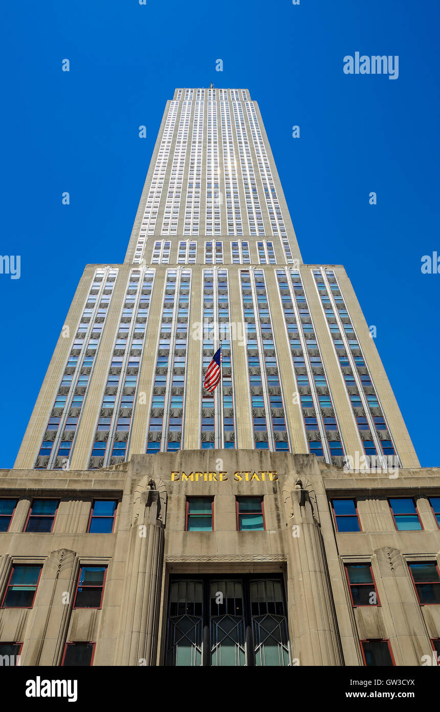 Low angle view empire state building hi-res stock photography and ...