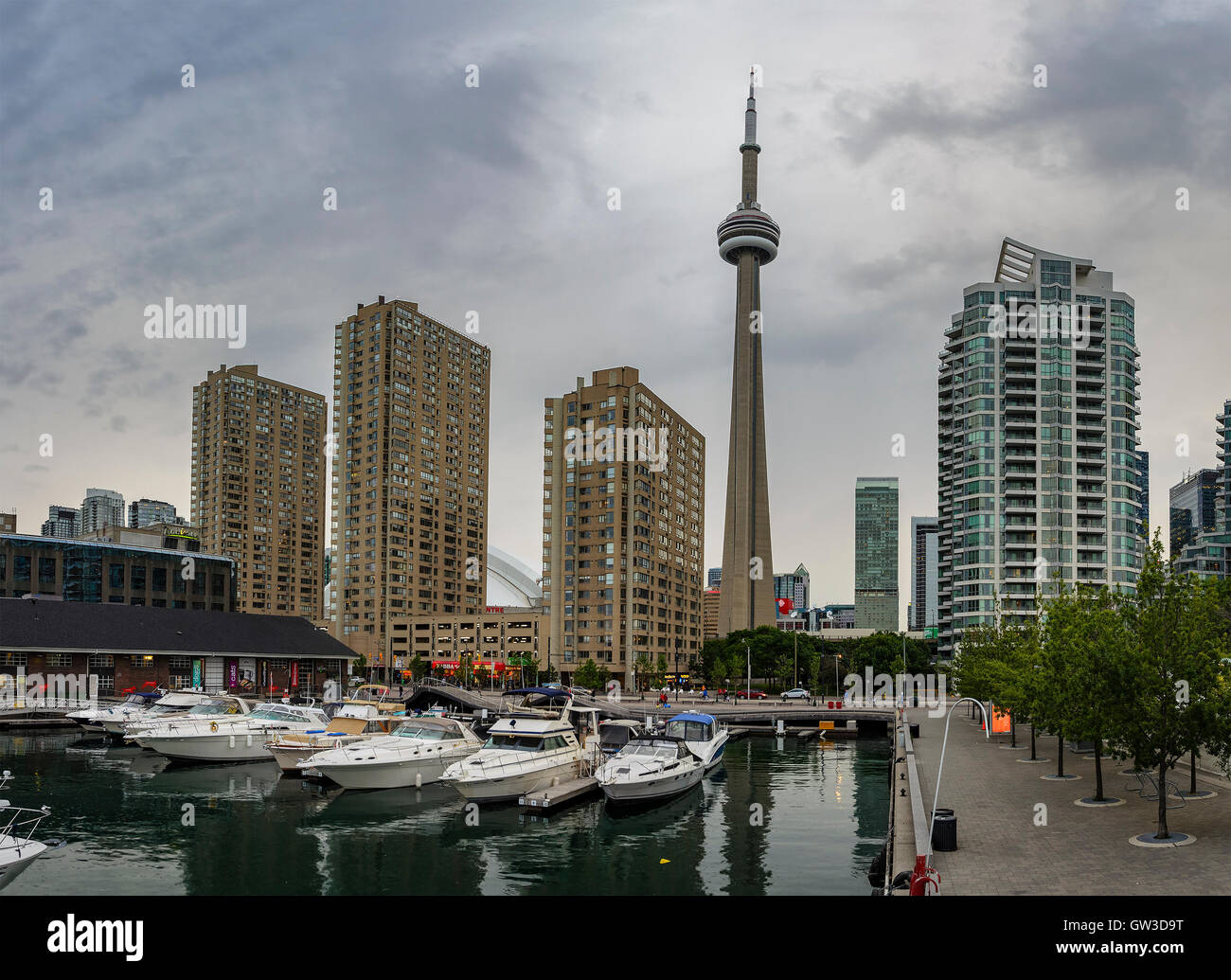 Amazing view of the harbour front marina with toronto skyline in the ...