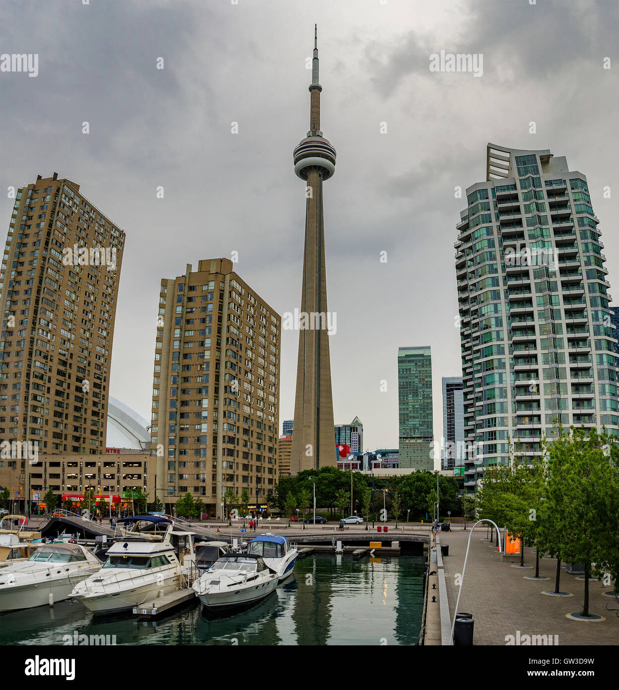 Amazing view of the harbour front marina with toronto skyline in the ...