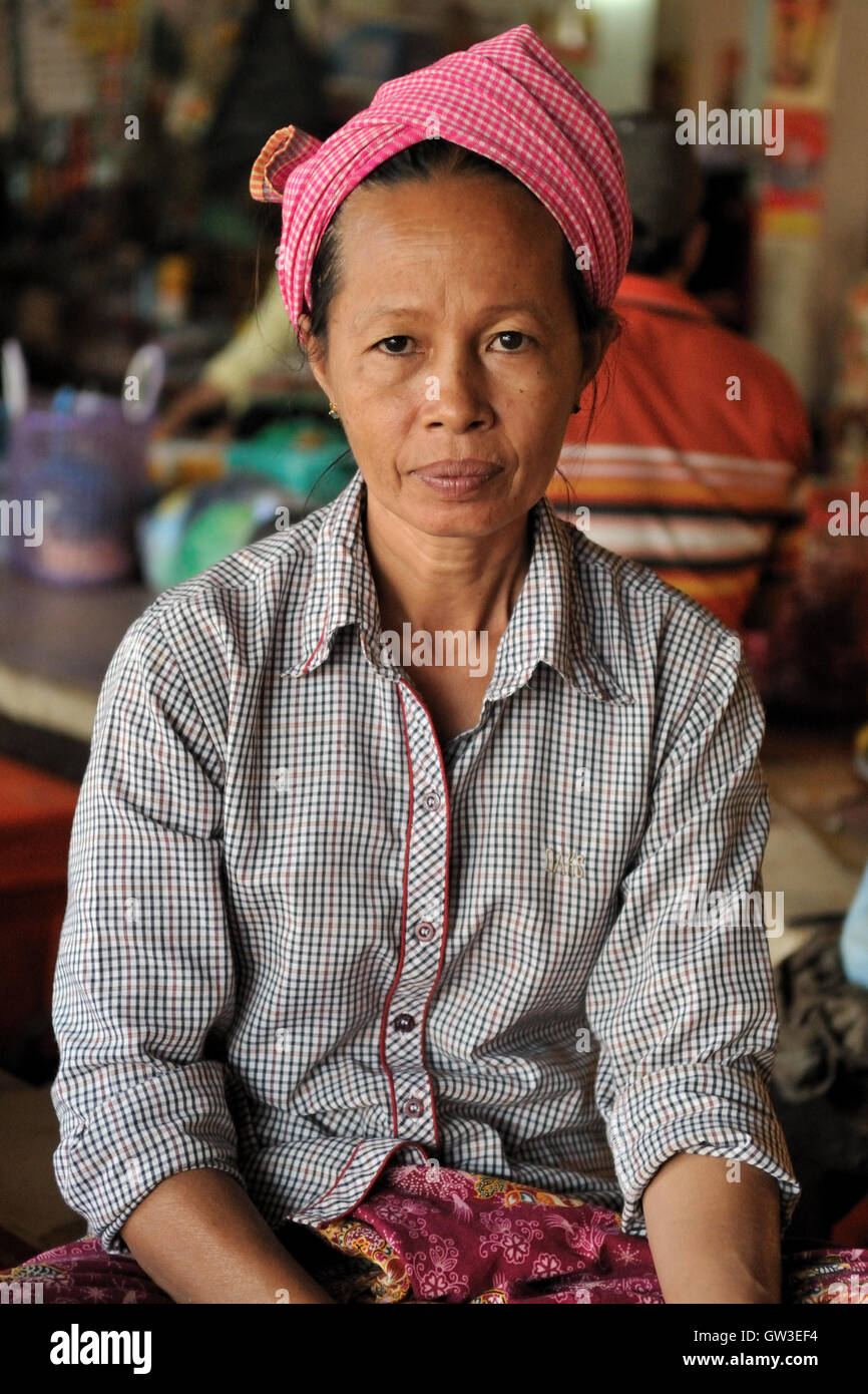 Female shopkeeper asia hi-res stock photography and images - Alamy