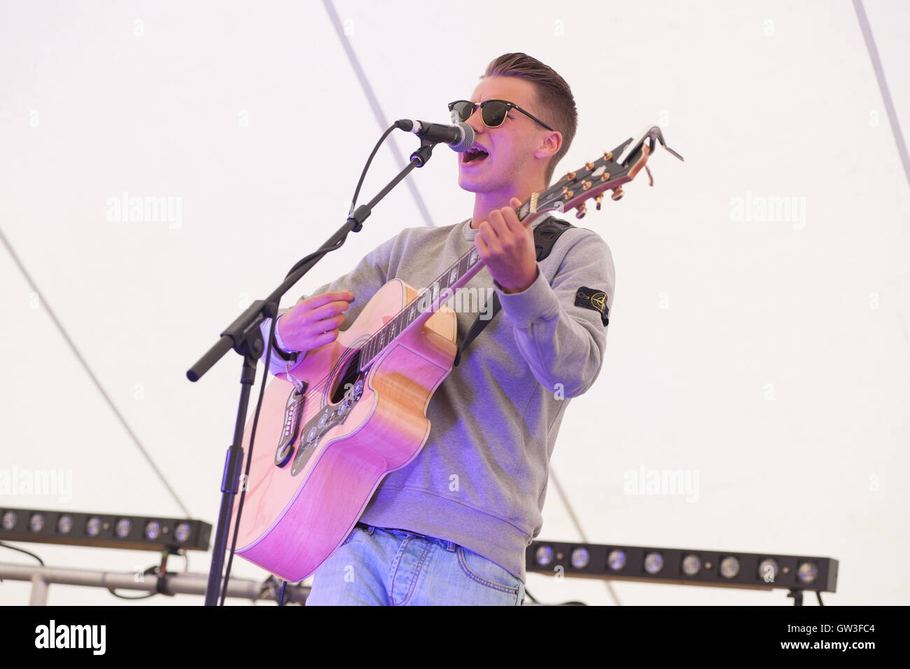 Joe Slater plays "The Freshly Squeezed Stage" Camper Calling, Ragley ...