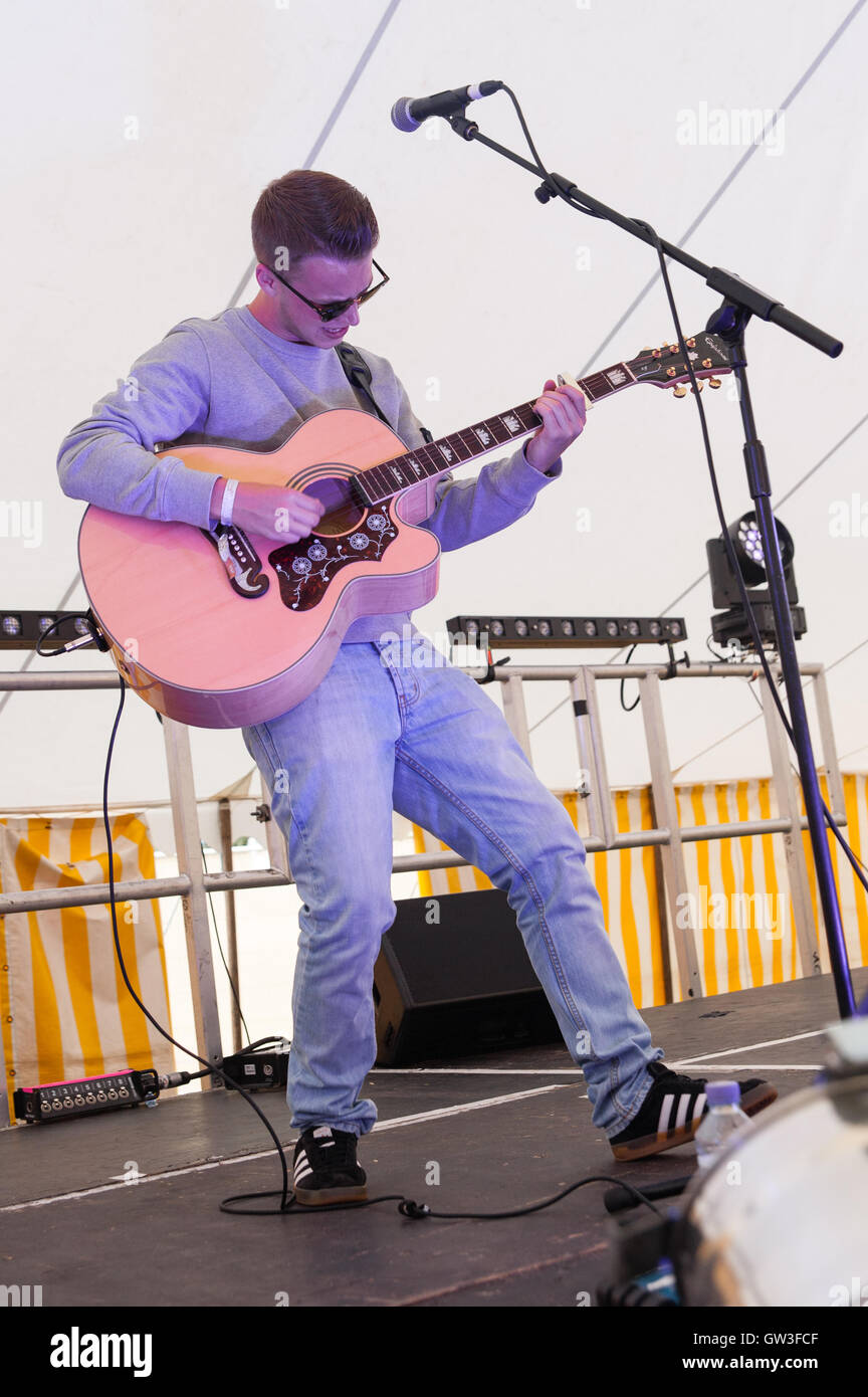 Joe Slater plays "The Freshly Squeezed Stage" Camper Calling, Ragley ...