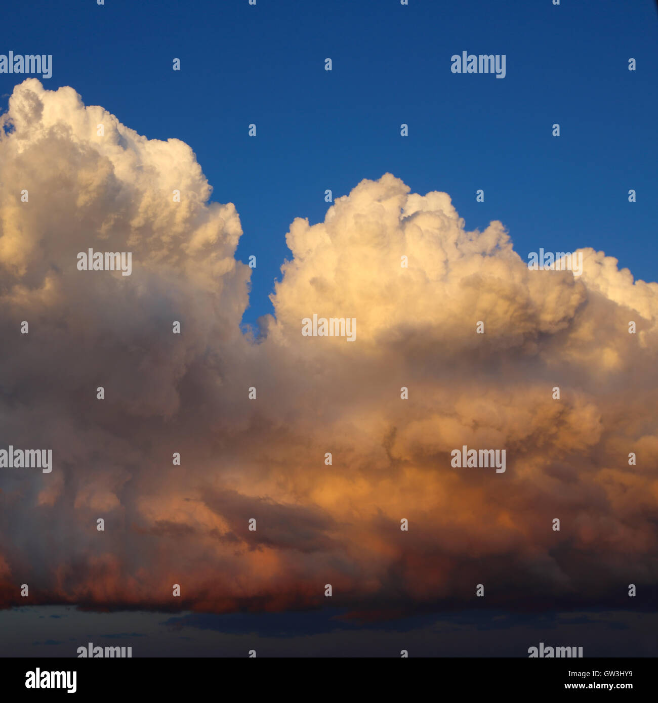 Beautiful cloudy sunset sky hi-res stock photography and images - Alamy