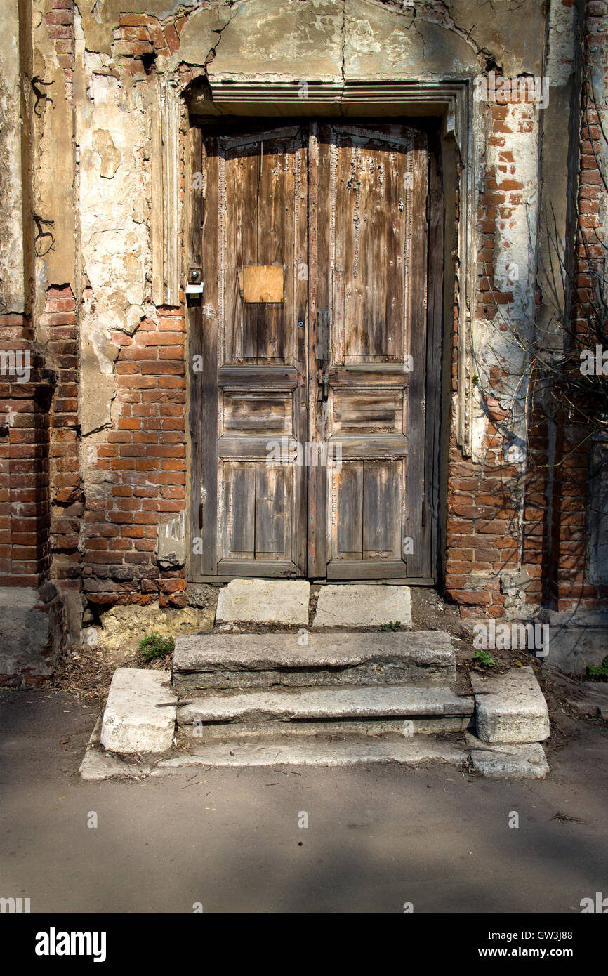 Traditional wooden old fashioned door hi-res stock photography and ...