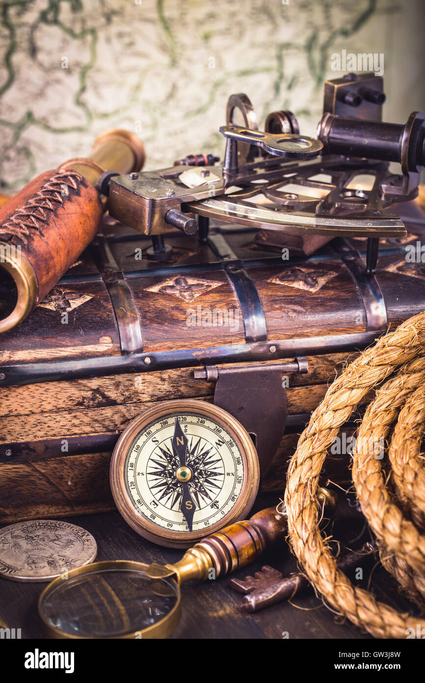 Vintage nautical instruments hi-res stock photography and images - Alamy