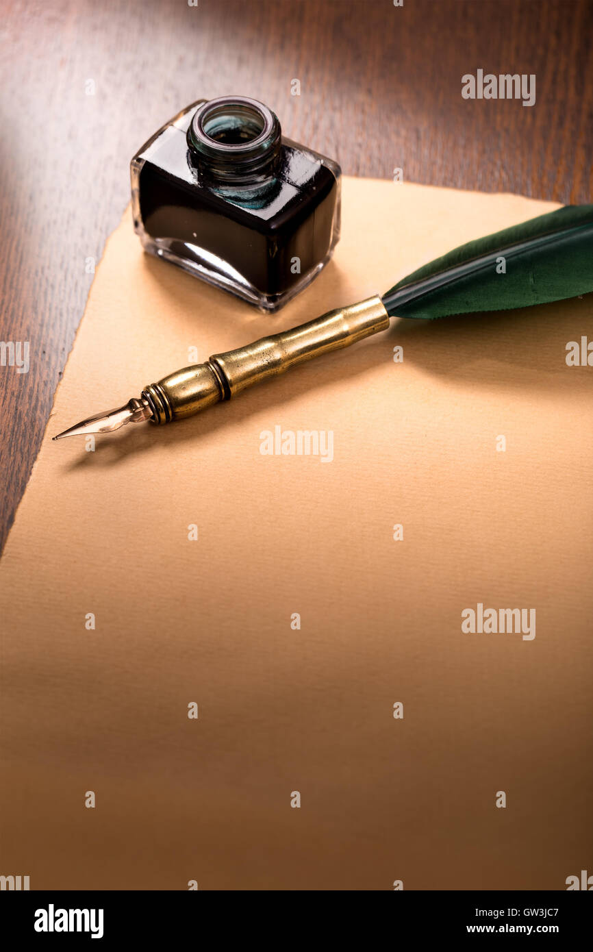 Quill pen ink well paper hi-res stock photography and images - Alamy