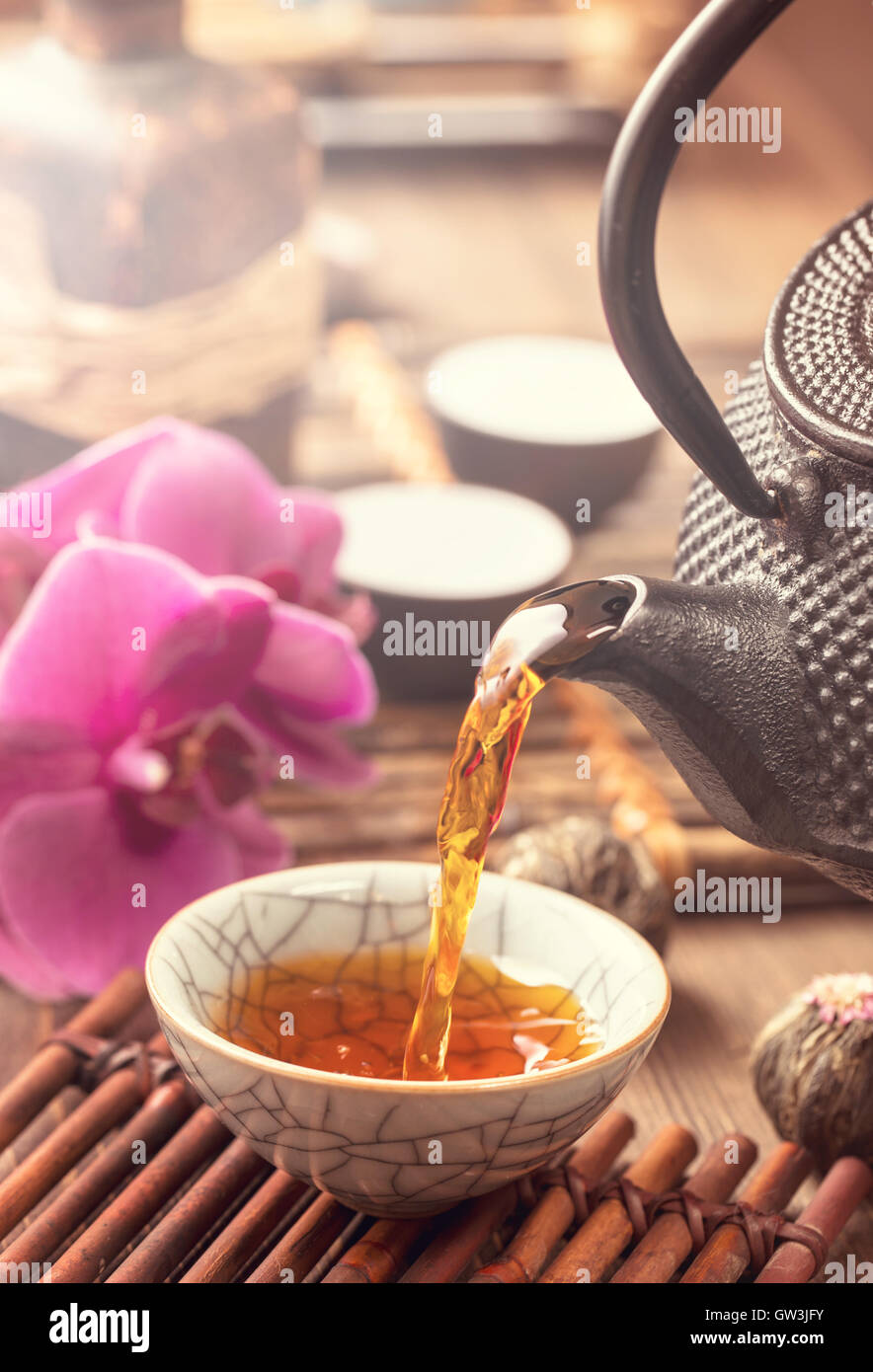Pouring black tea vertical closeup Stock Photo - Alamy