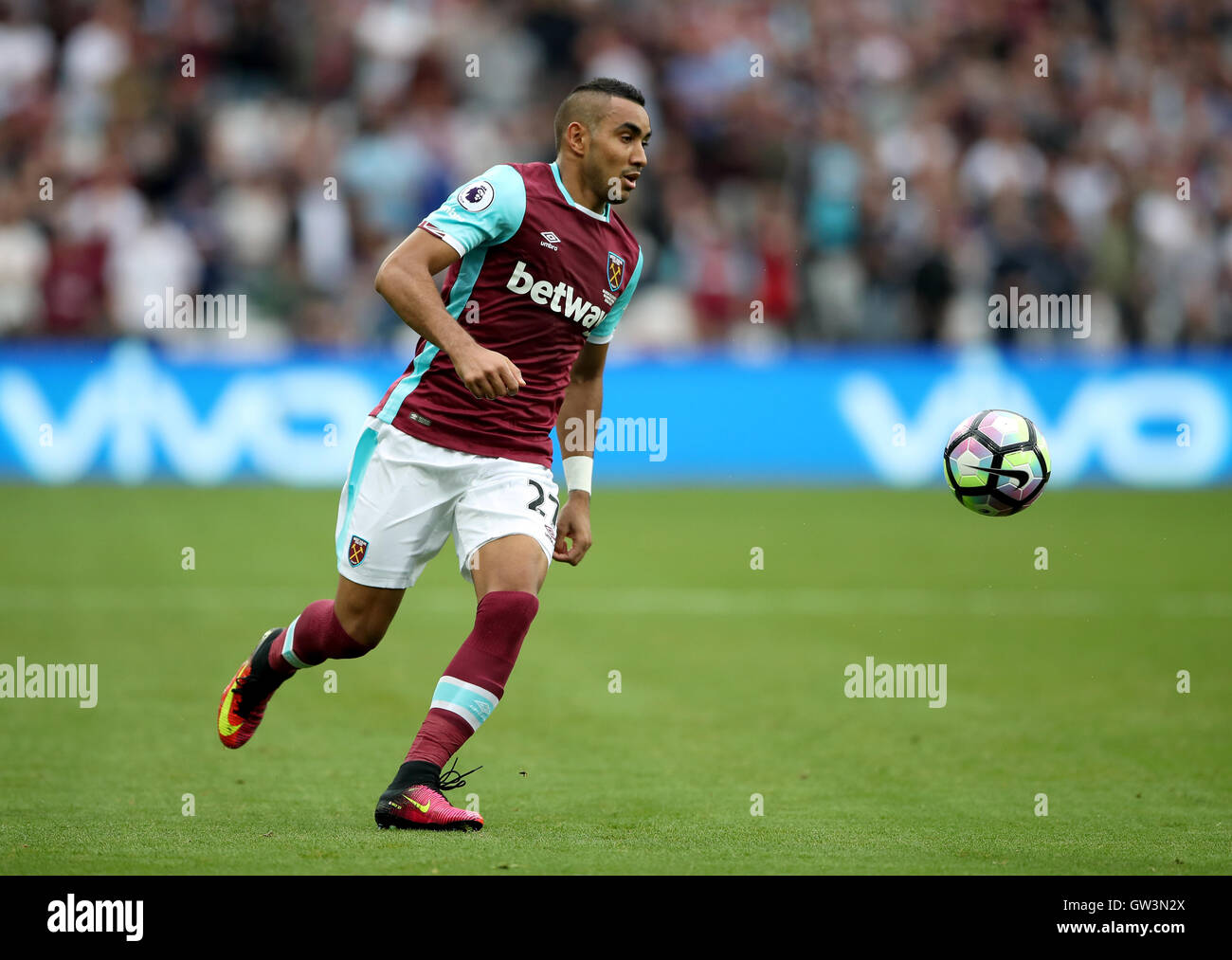 Dimitri payet west ham 2016 hi-res stock photography and images - Alamy