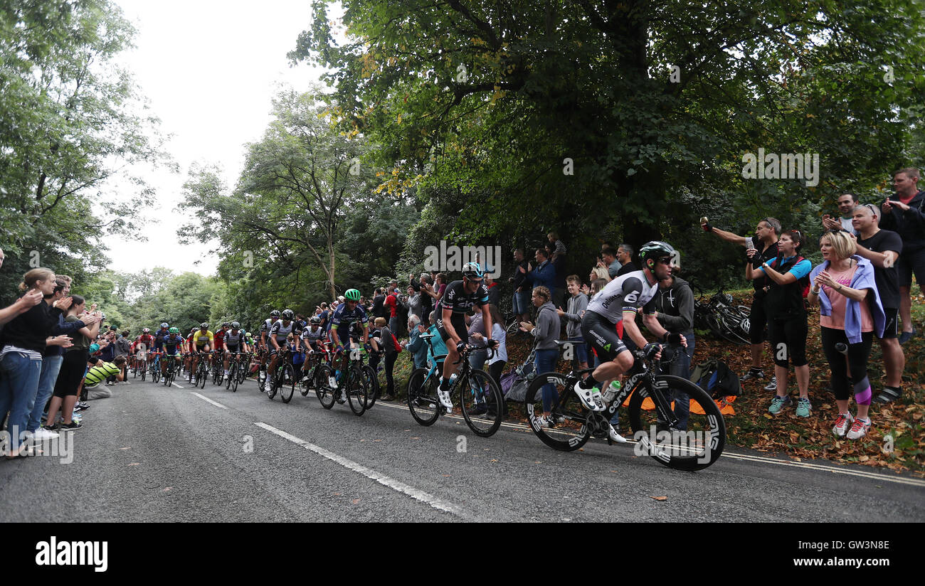 Team Data Dimension's Mark Cavendish leads the chasing peloton during ...