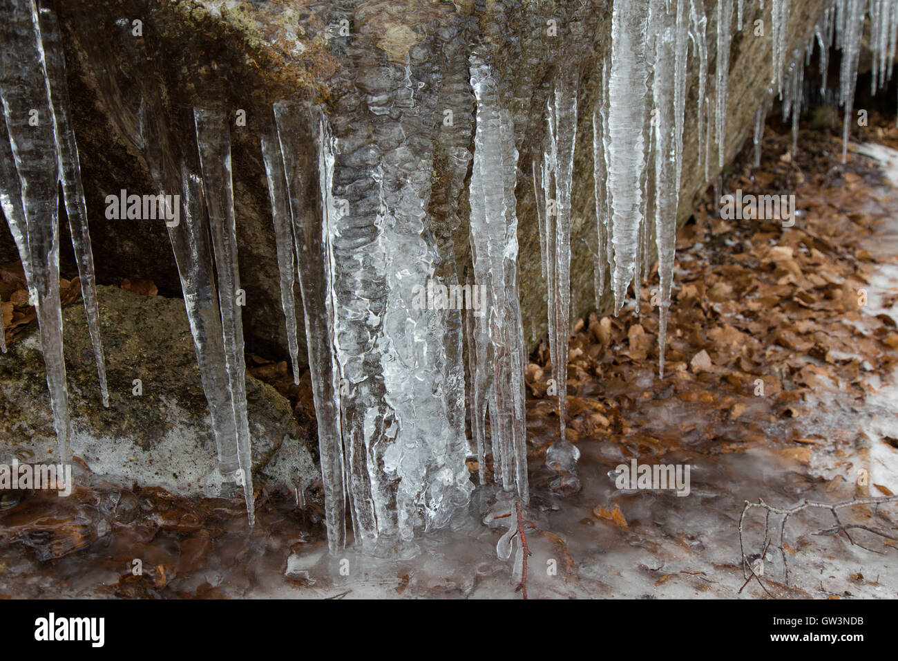 Icicles hanging from rocks hi-res stock photography and images - Alamy