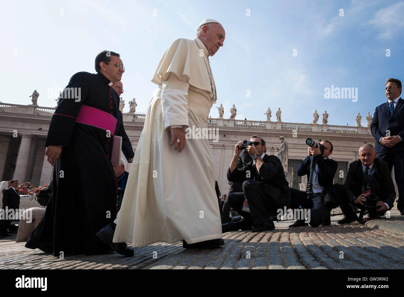 Vatican City, Vatican. 10th Sep, 2016. Pope Francis arrives to ...