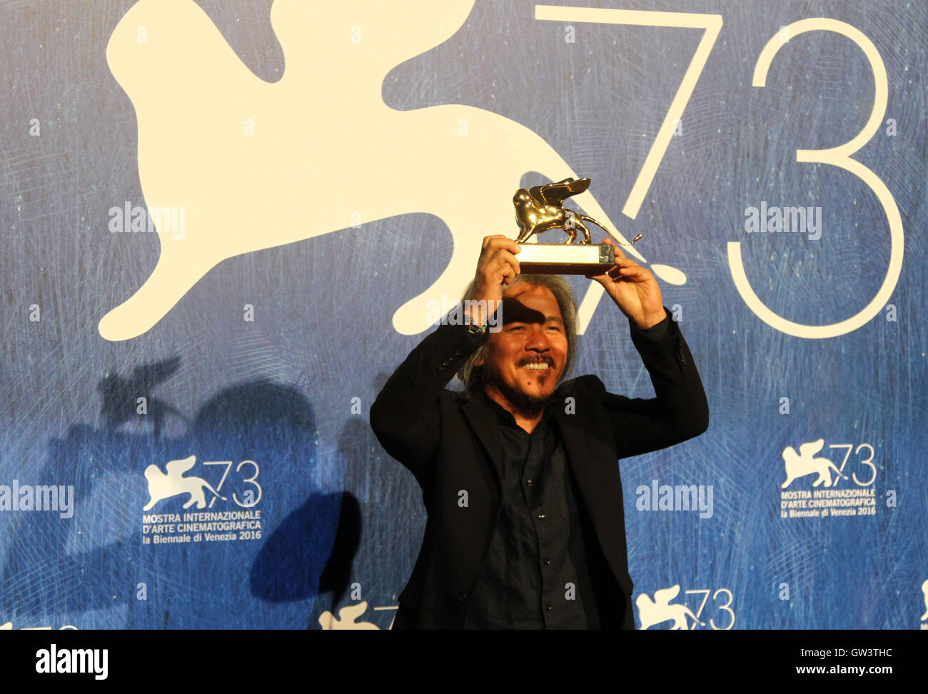 Venice, Italy. 10th Sep, 2016. Director Lav Diaz with Gold Lion for the ...