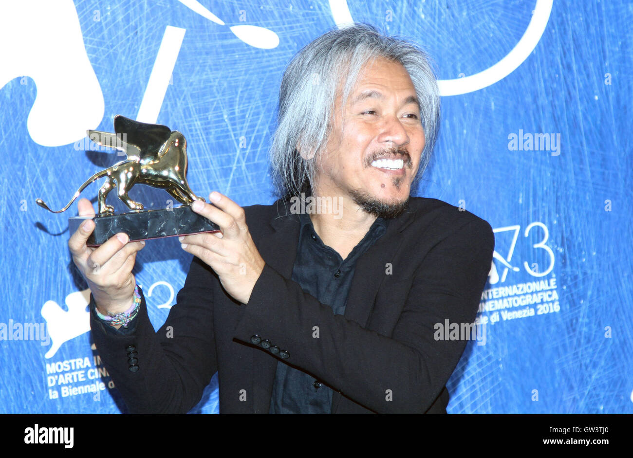 Venice, Italy. 10th Sep, 2016. Director Lav Diaz with Gold Lion for the ...