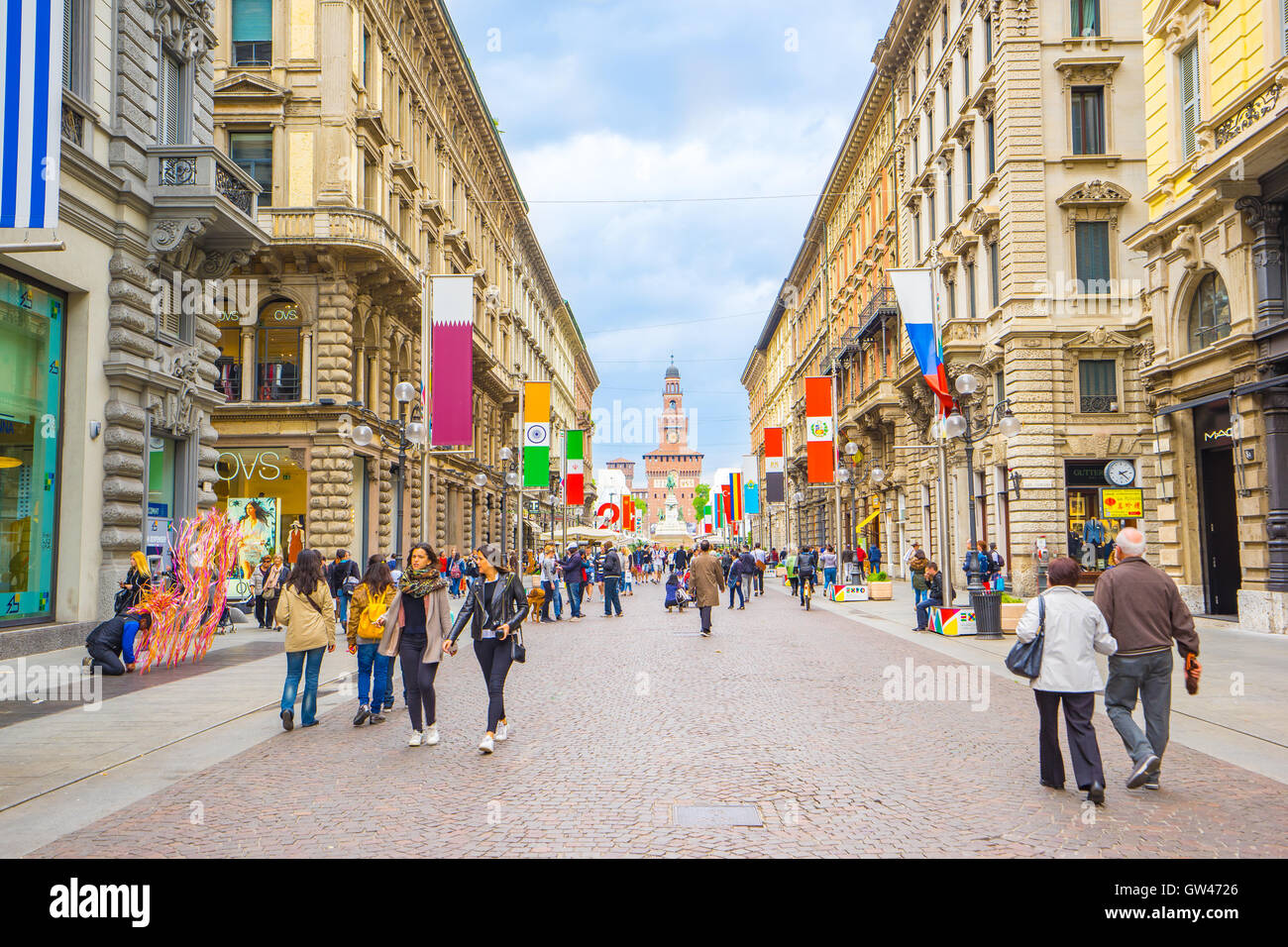 Milan shopping street hi-res stock photography and images - Alamy