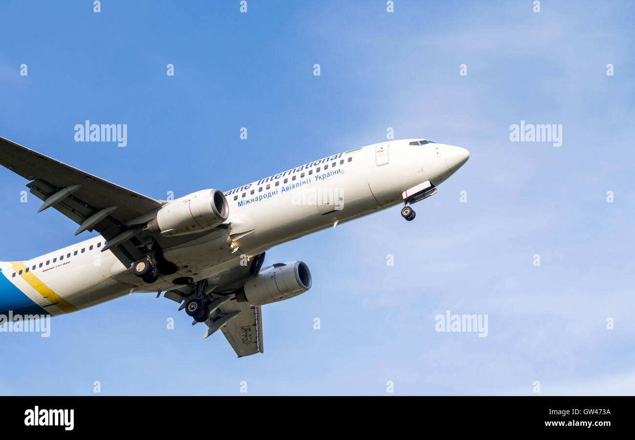 Boeing 737 close-up view in the flight Stock Photo - Alamy