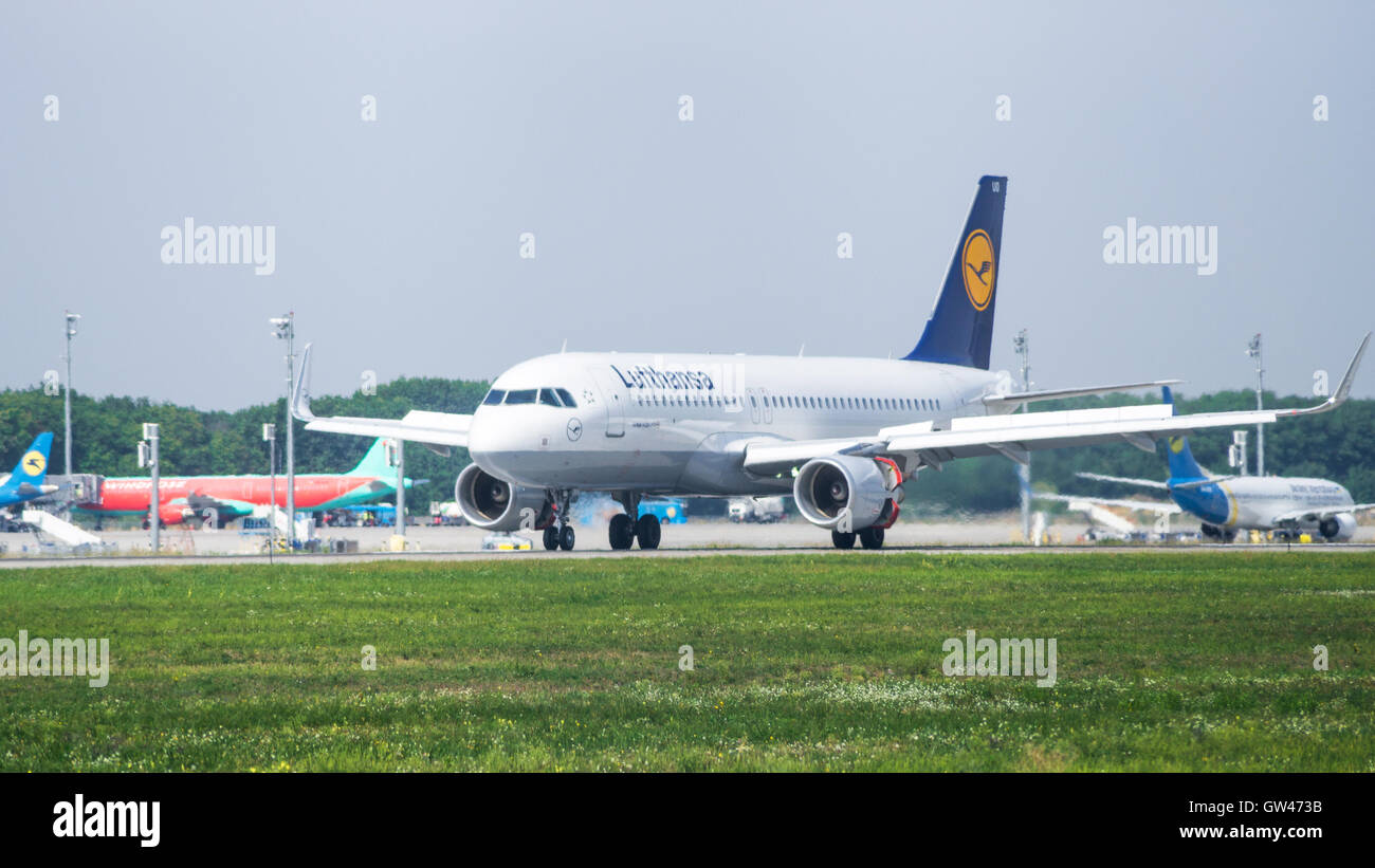 Airbus a320 boeing 737 hi-res stock photography and images - Alamy