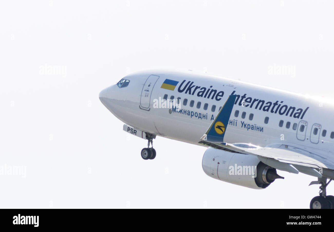 Boeing 737-8KV(WL) by Ukraine International Airlines (UR-PSR) take-off ...