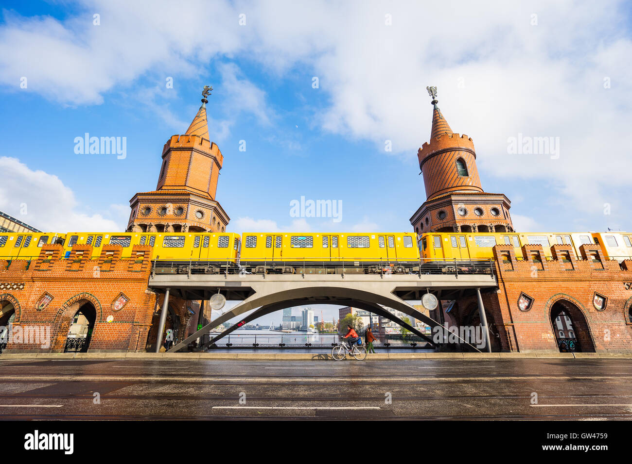 Berlin bridge hi-res stock photography and images - Alamy