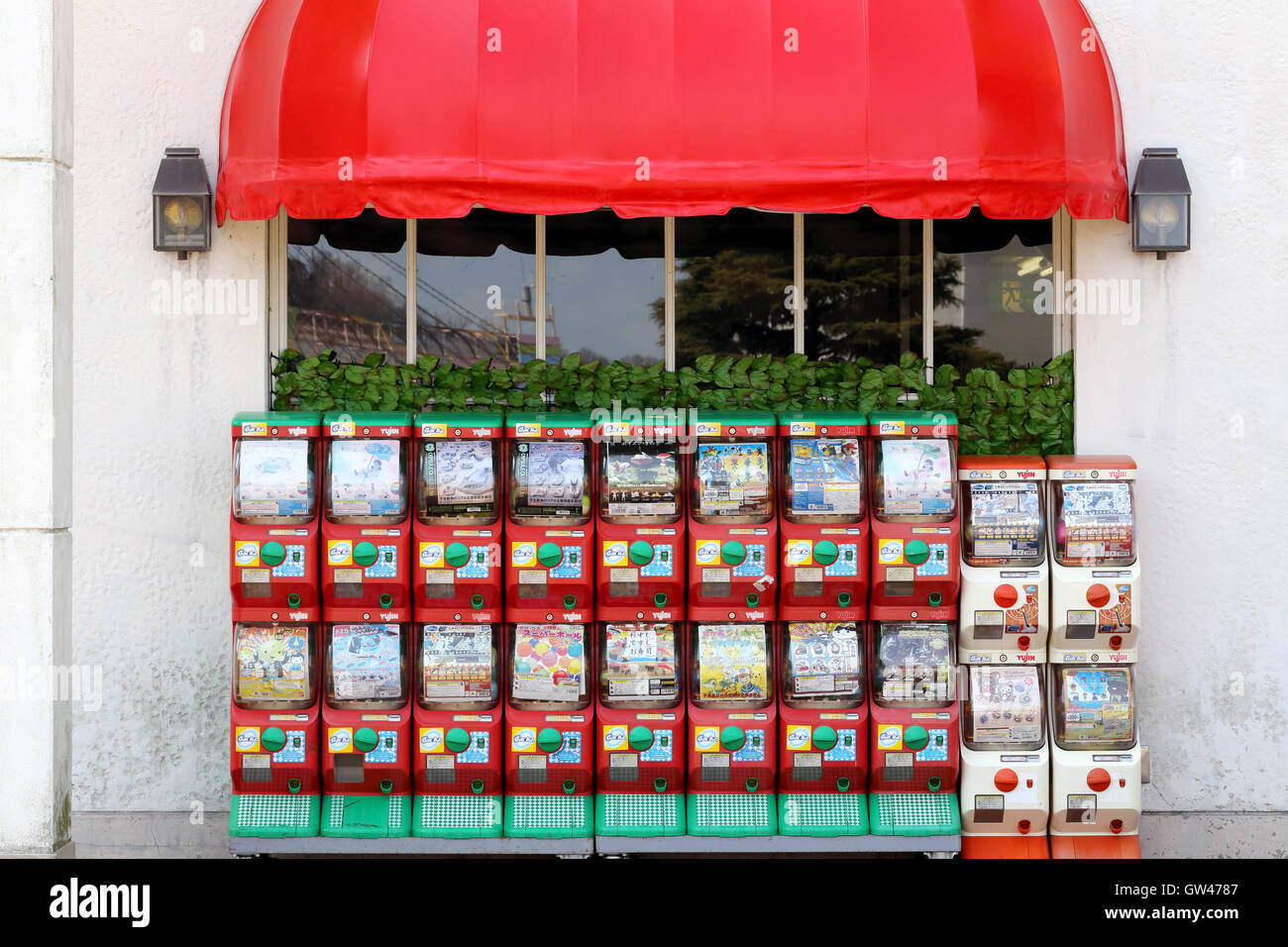 Japanese toy vending machine hi-res stock photography and images - Alamy
