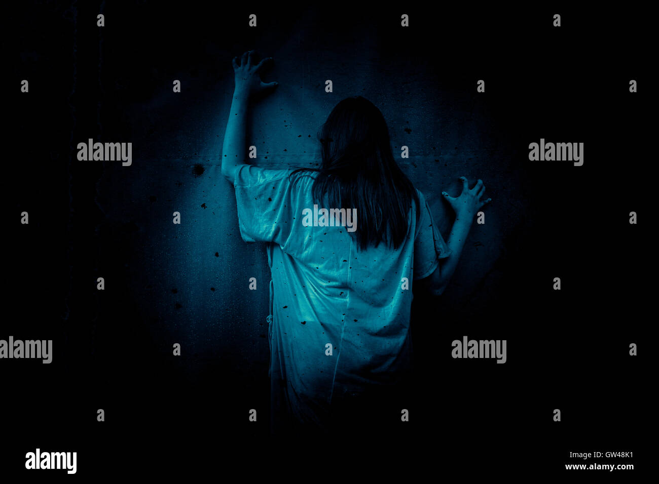 Woman horror photo model hi-res stock photography and images - Alamy