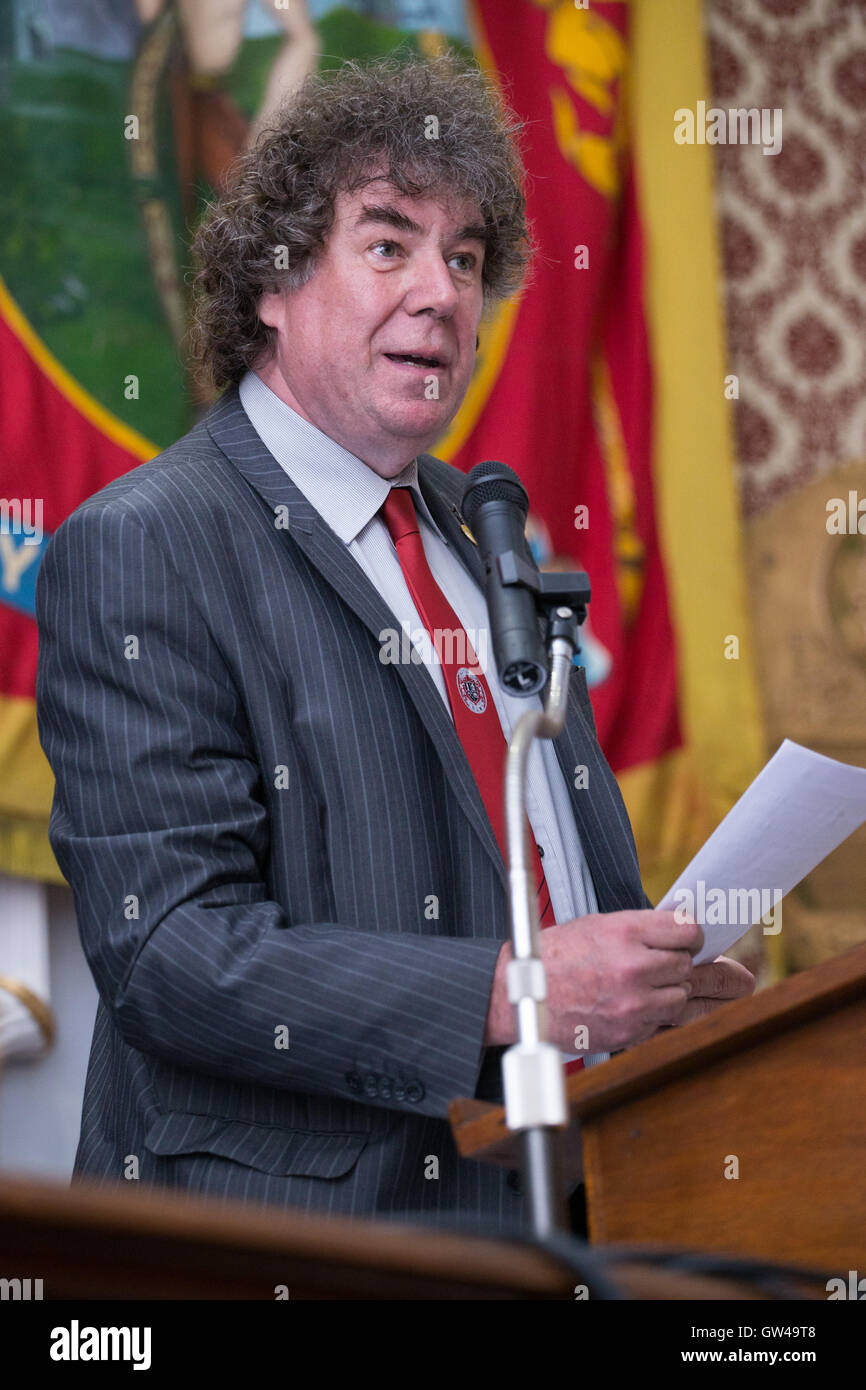 Chris Skidmore, NUM Yorkshire branch chairman, speaks at a rally, held ...