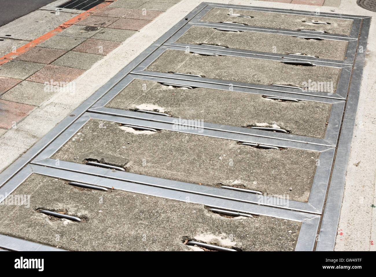 Communication manhole cover hi-res stock photography and images - Alamy