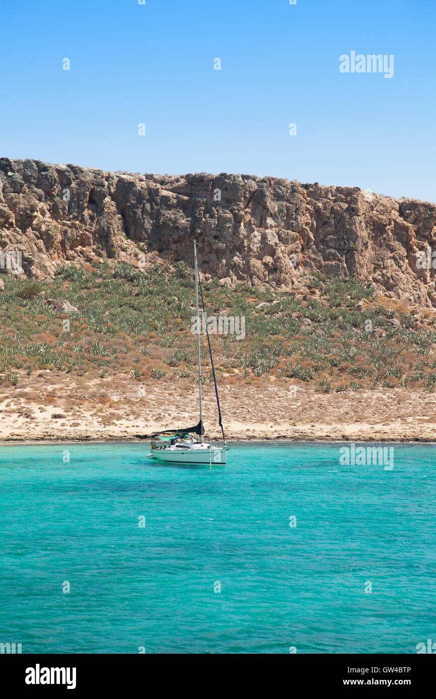 Yacht boat in beautiful turquoise sea Stock Photo - Alamy