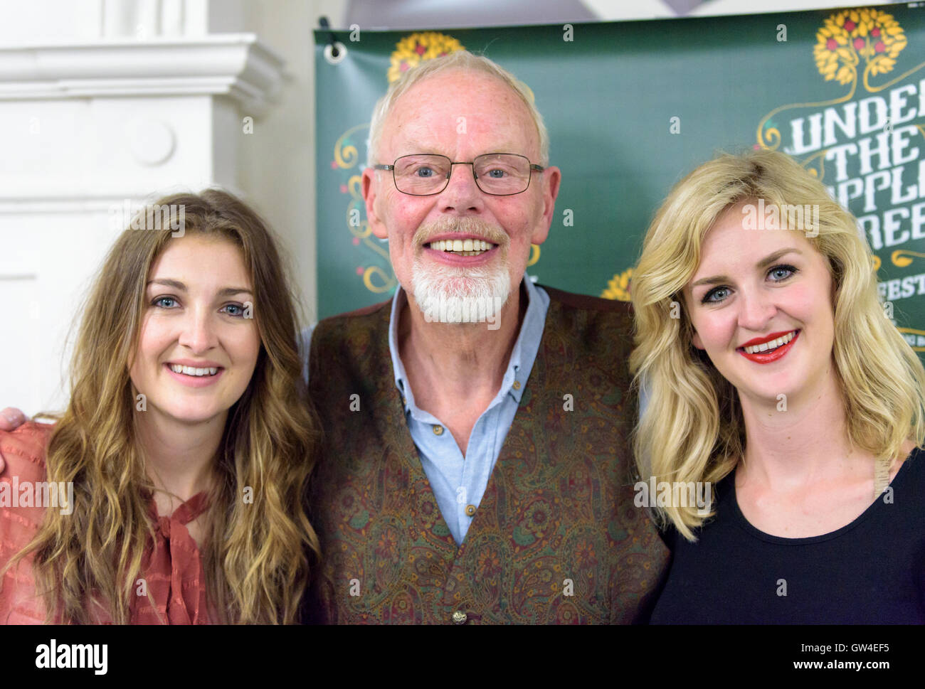 London, UK. 10th September, 2016. Catherine and Lizzy Ward Thomas of ...