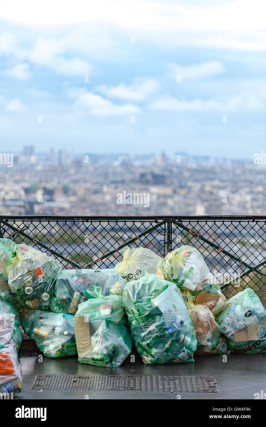 Paris garbage hi-res stock photography and images - Alamy