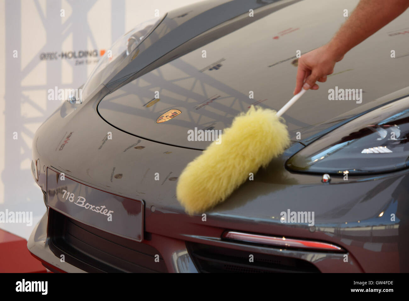 Cleaning porsche hi-res stock photography and images - Alamy