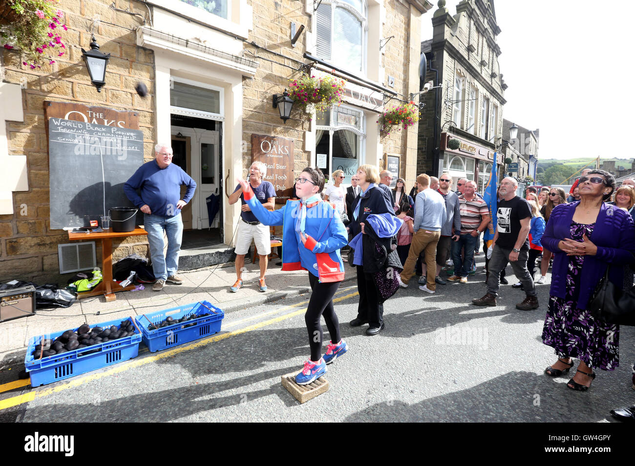 Ramsbottom, UK. 11th September, 2016. A young girl from 3rd Ramsbottom ...