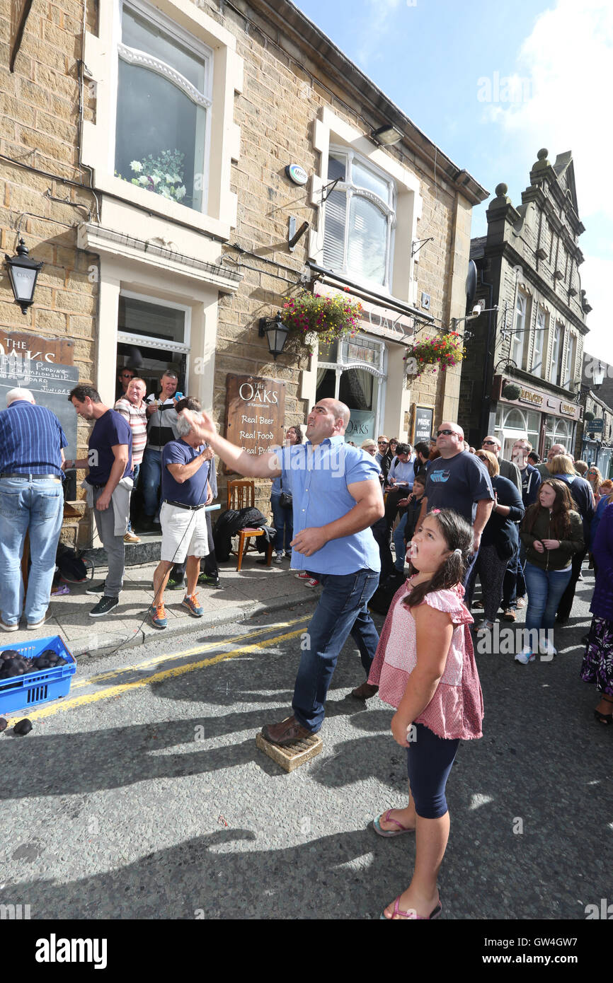 Black pudding throwing championships hi-res stock photography and ...