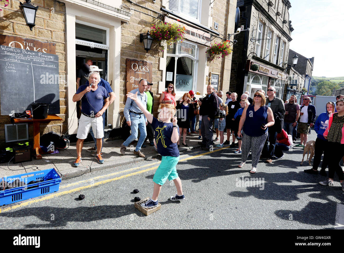 Black pudding throwing championships hi-res stock photography and ...