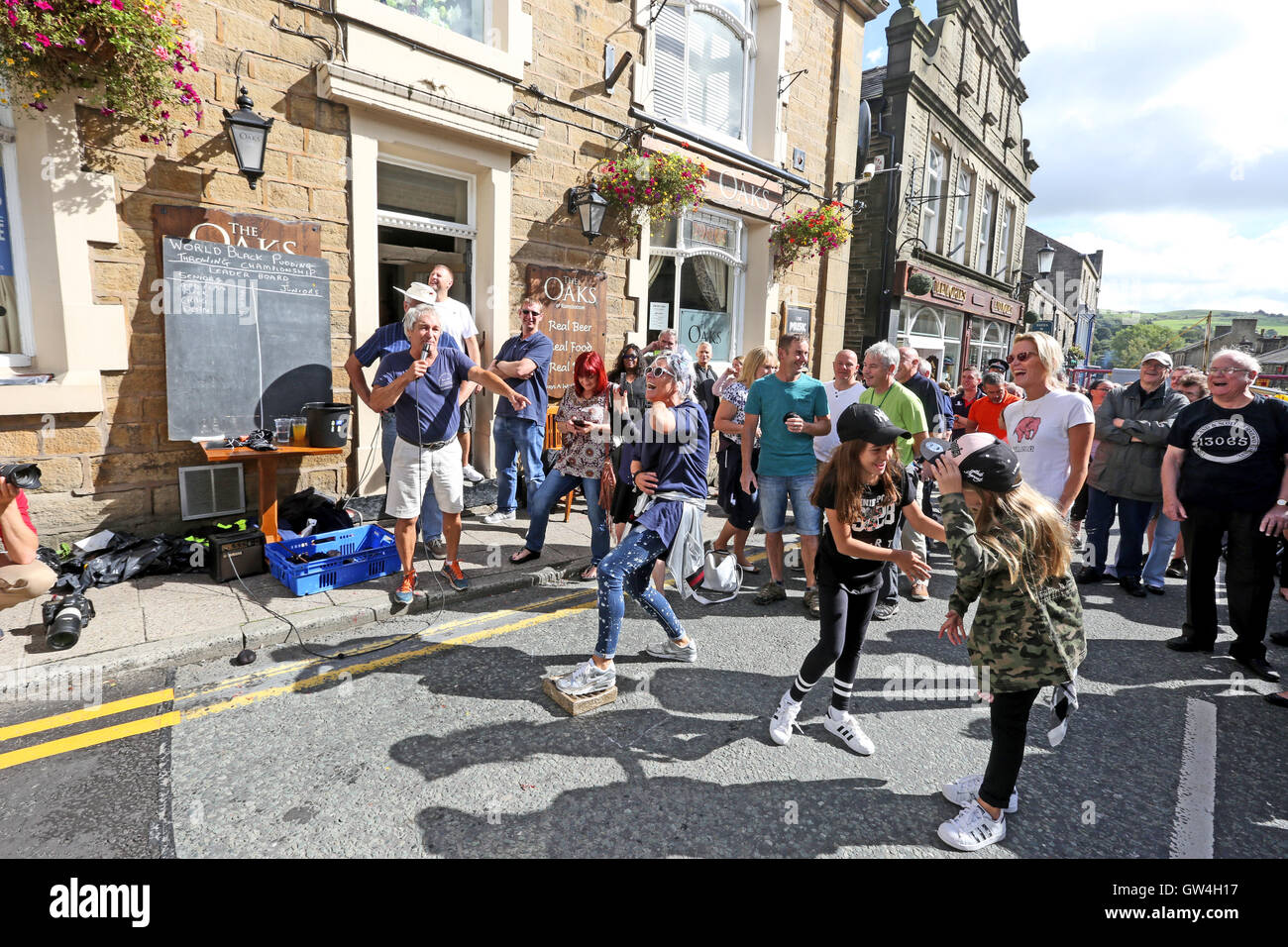 Black pudding throwing championship hi-res stock photography and images ...