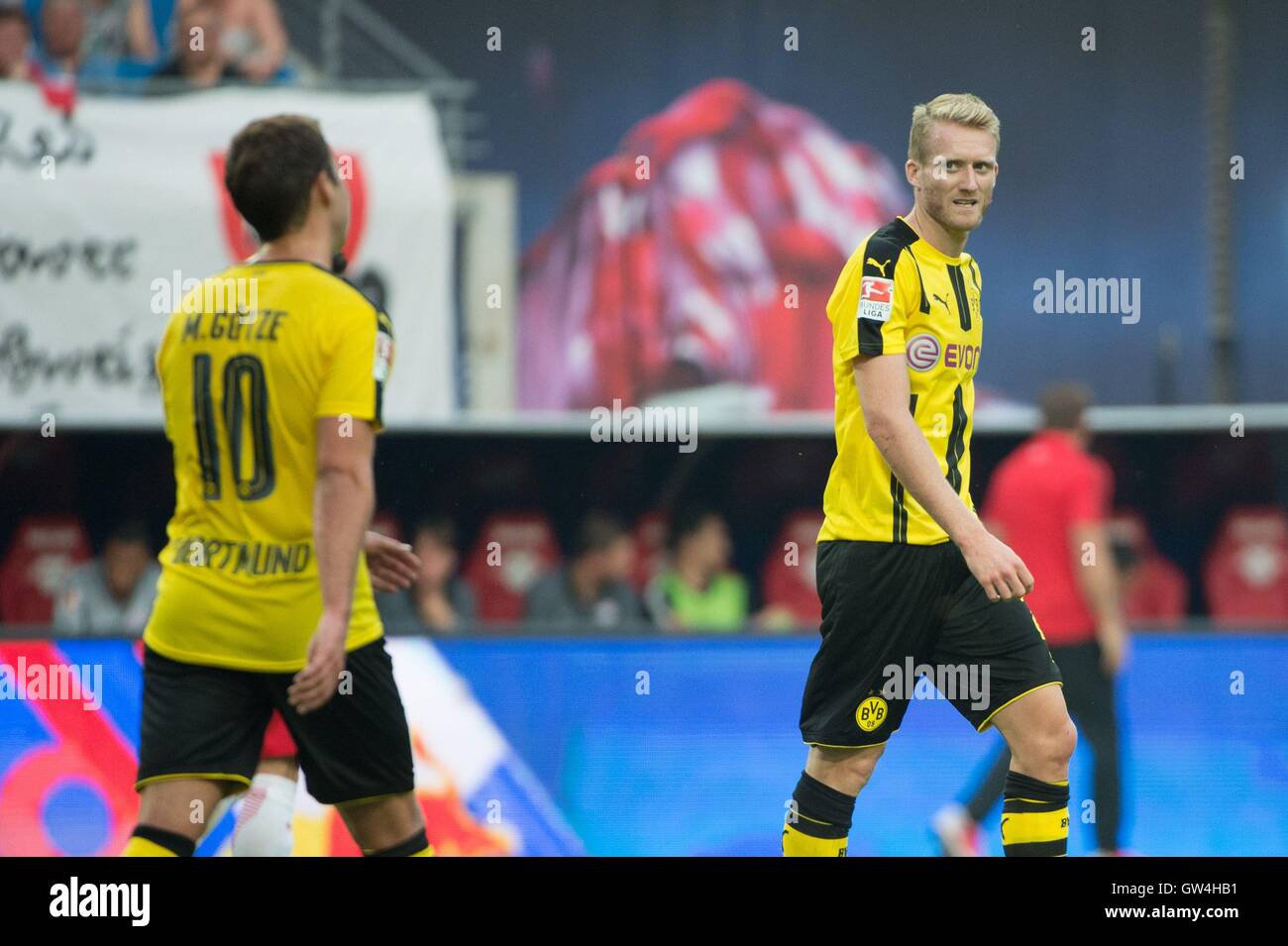 Dortmund's Mario Goetze (l) and Andre Schuerrle in action during the ...
