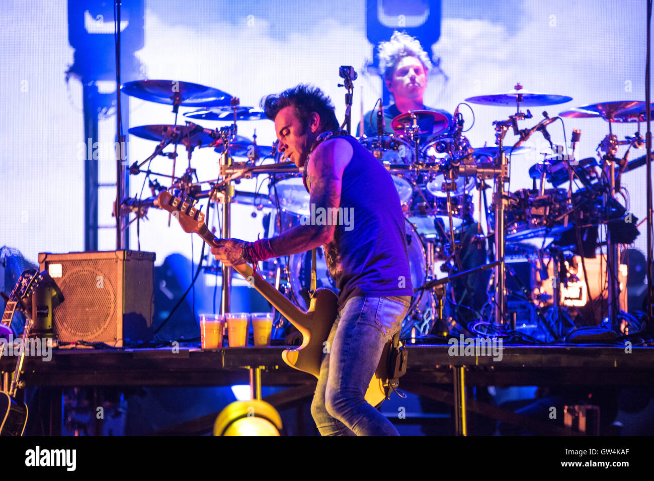 Jason cooper the cure hi-res stock photography and images - Alamy